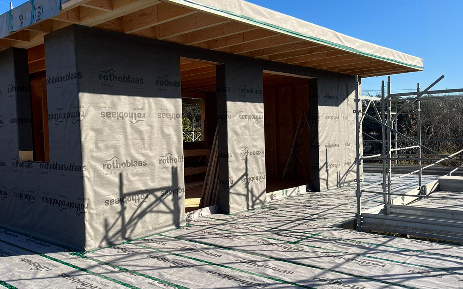 Monolithic membranes vs. microporous membranes